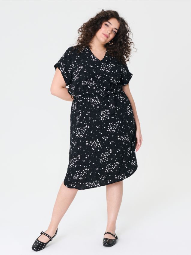 Wiskozowa sukienka midi w kwiaty PLUS SIZE Kolor czarny - SINSAY ...