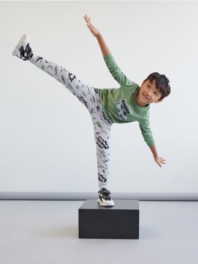 Hlače Boja siva - SINSAY - 6779M-09M