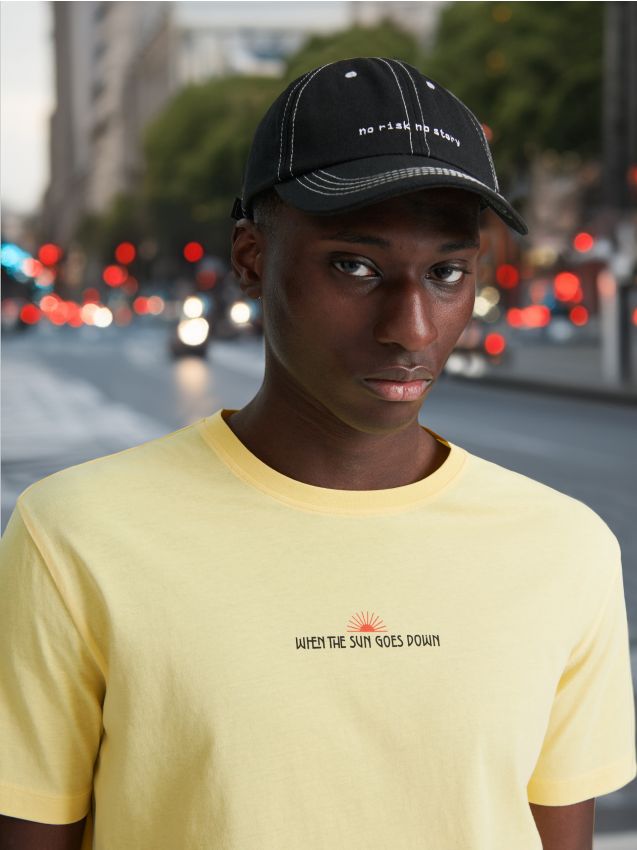 Czapka z daszkiem Kolor czarny - SINSAY - 7576Y-99X